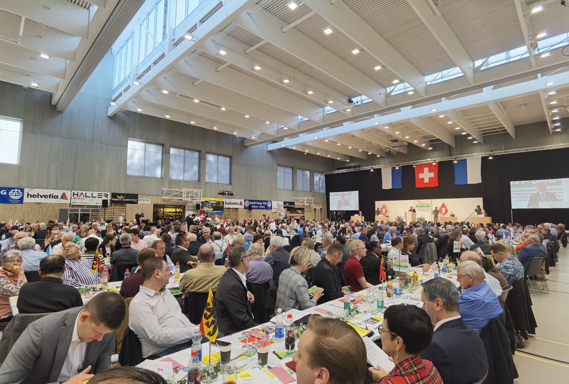 UDC Svizzera - Elezioni 2023: fermiamo i distruttori della Svizzera del fronte rosso-verde!